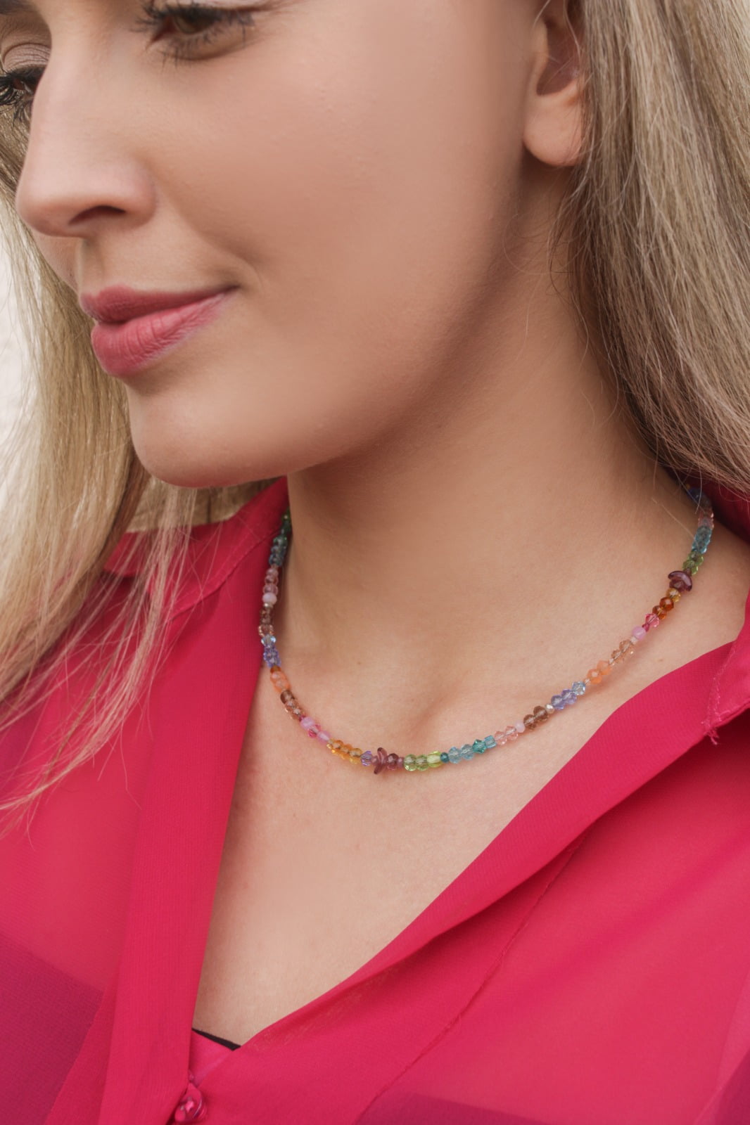 Colar curto com mix de cristais coloridos candy. - Magrini Joias