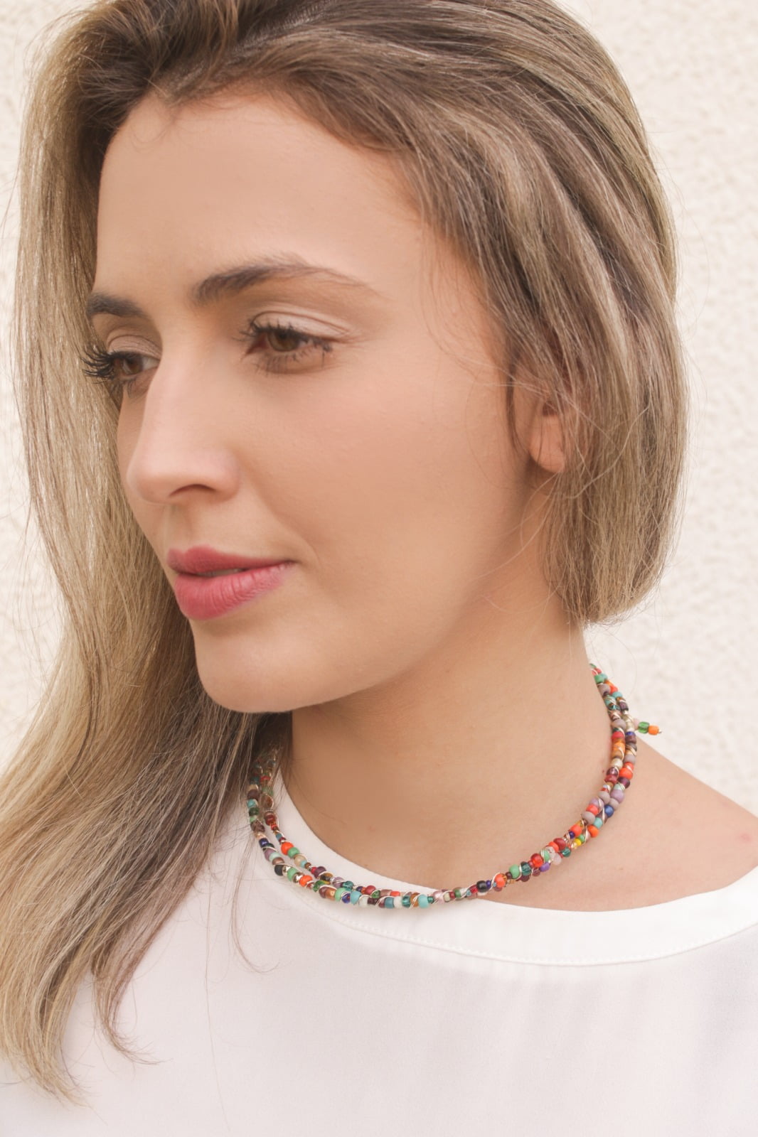 Colar mix de cristais, contas de vidro, vidrilhos em tons colorido ...