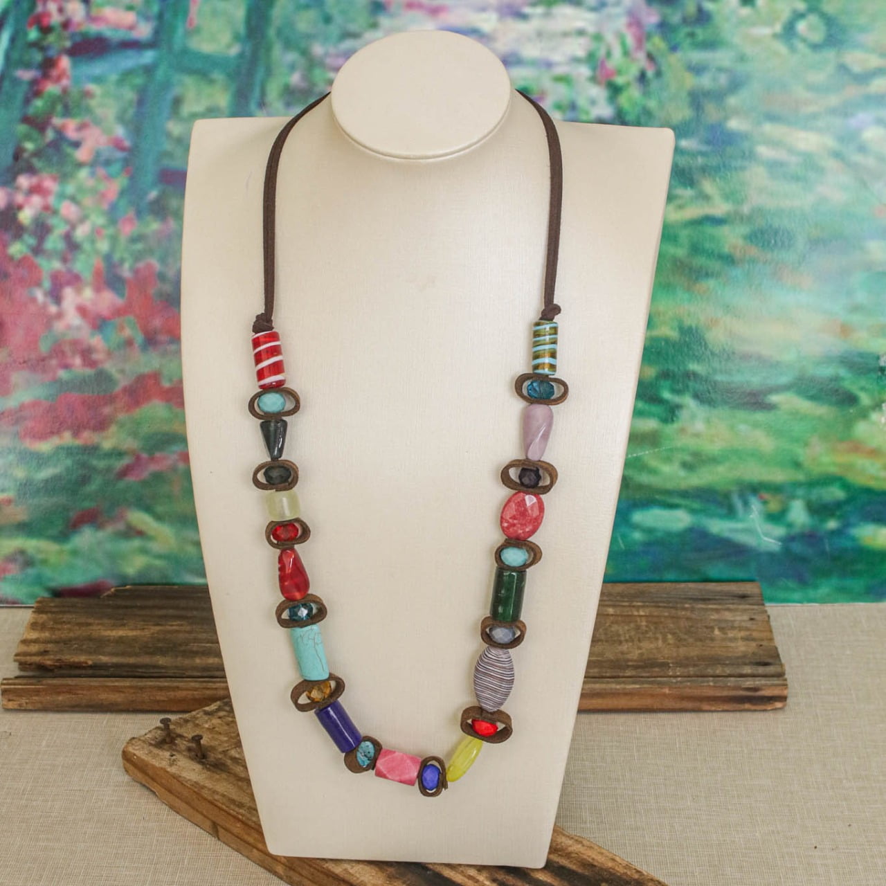 Colar longo de pedras naturais, muranos e cristais de diversas cores e ...