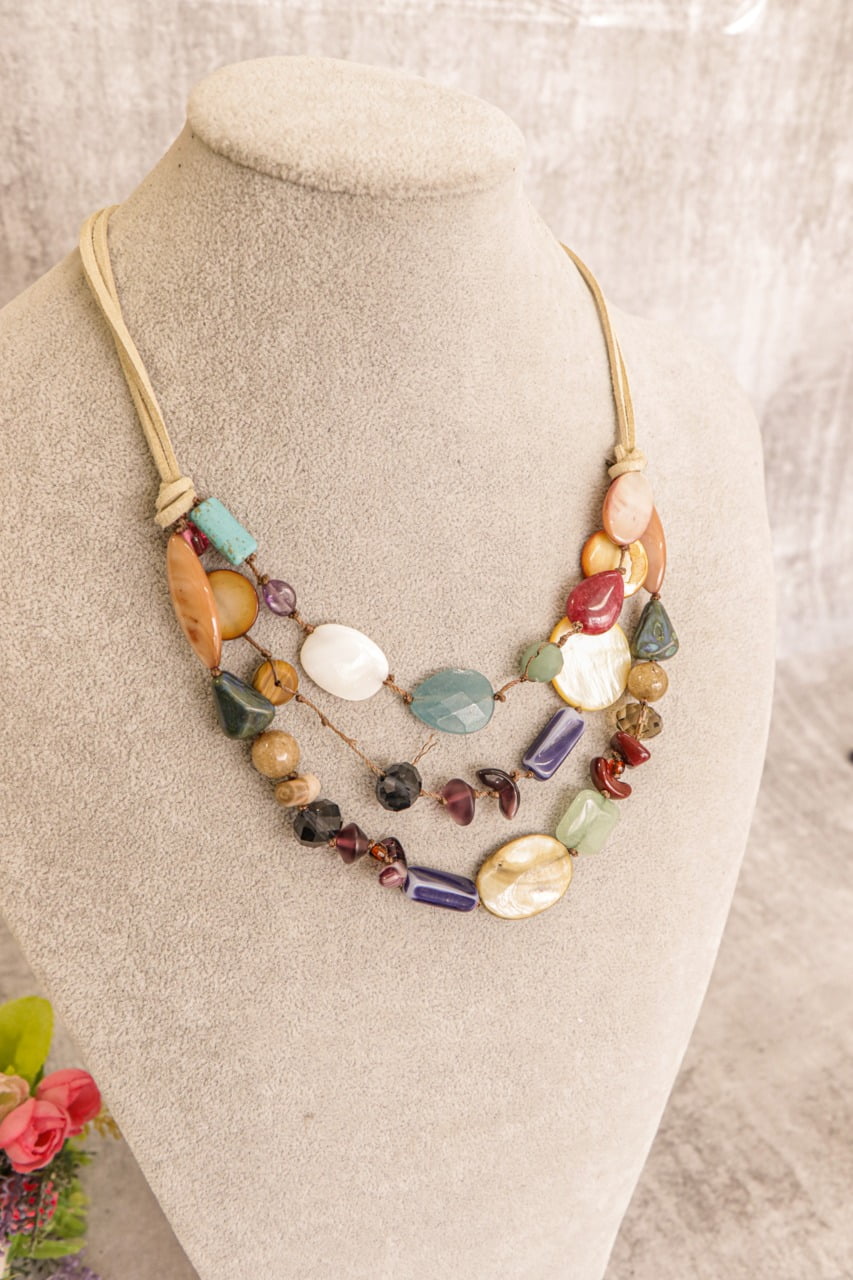 Colar mix de pedras naturais, madrepérolas, muranos e cristais de ...