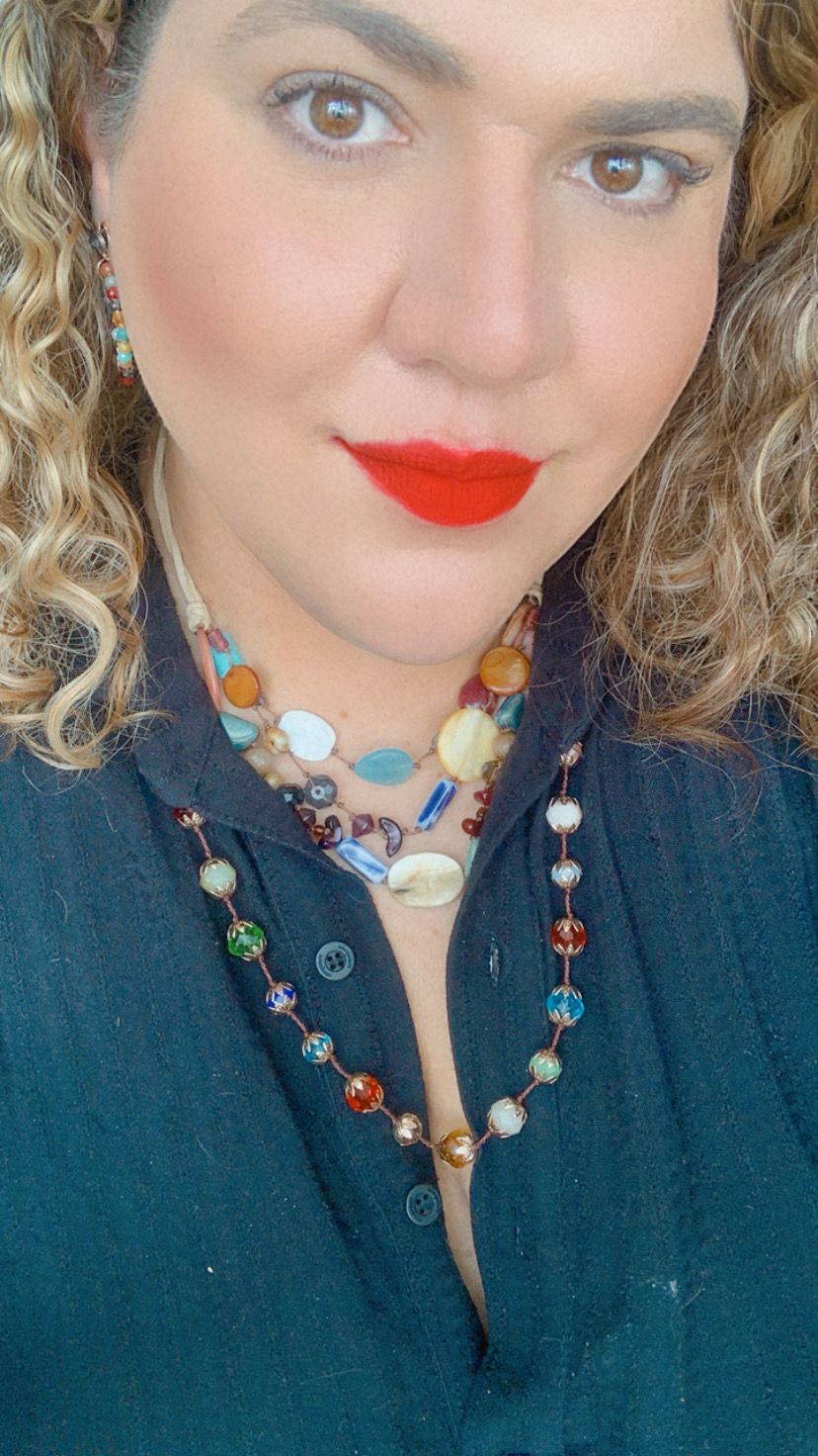 Colar mix de pedras naturais, madrepérolas, muranos e cristais de ...