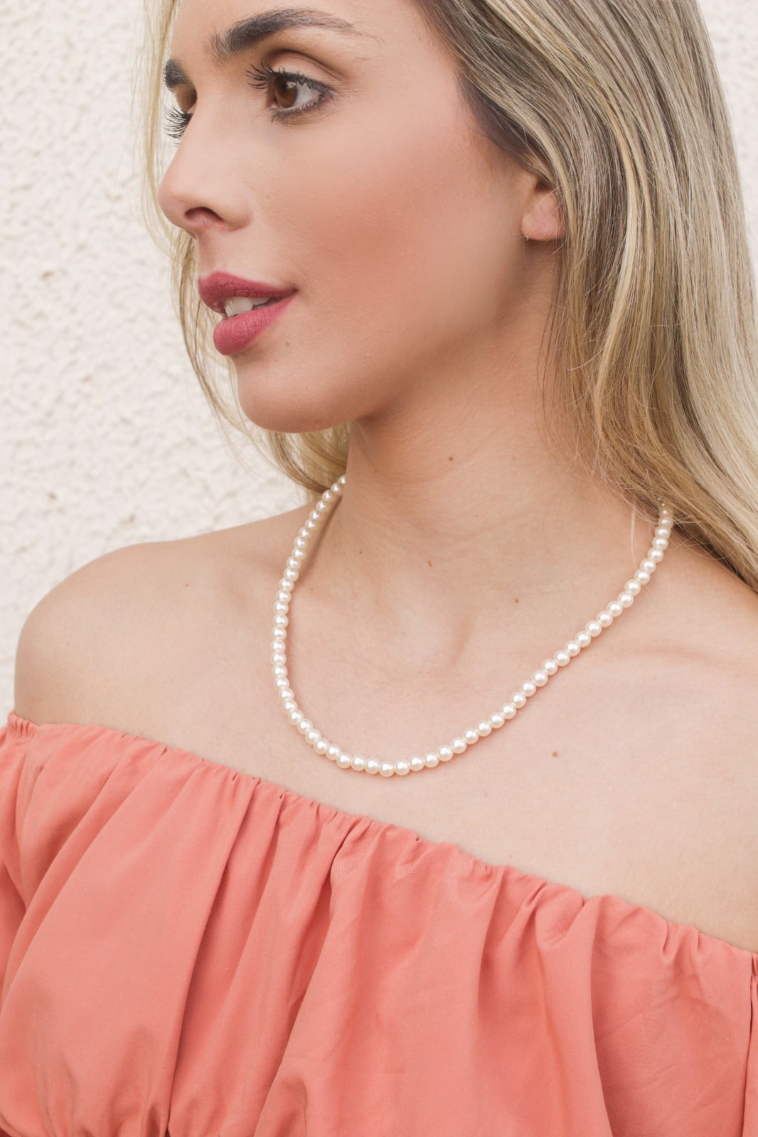 Colar curto com cristais perolas e fecho boia folheado a ouro 18k ...